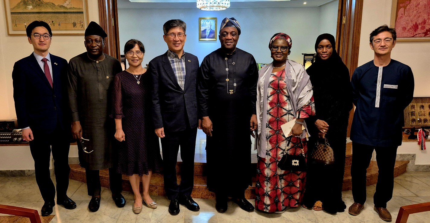 Amb. Kim Invited Sen. Yunus Akintunde to his residence 상세보기|Embassy's ...